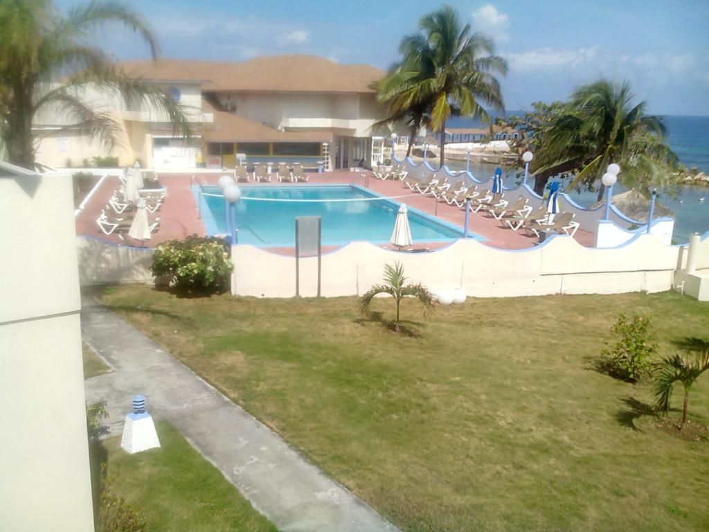 CLUB AMBIANCE HOTEL 3⋆ ::: RUNAWAY BAY, JAMAICA ::: COMPARE HOTEL RATES