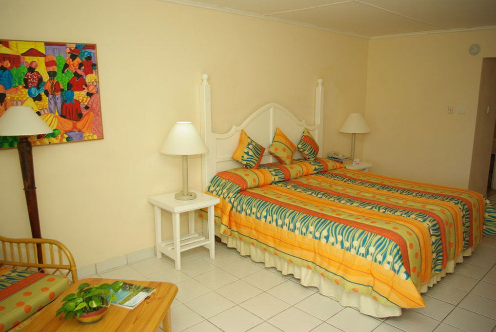 CLUB AMBIANCE HOTEL 3⋆ ::: RUNAWAY BAY, JAMAICA ::: COMPARE HOTEL RATES
